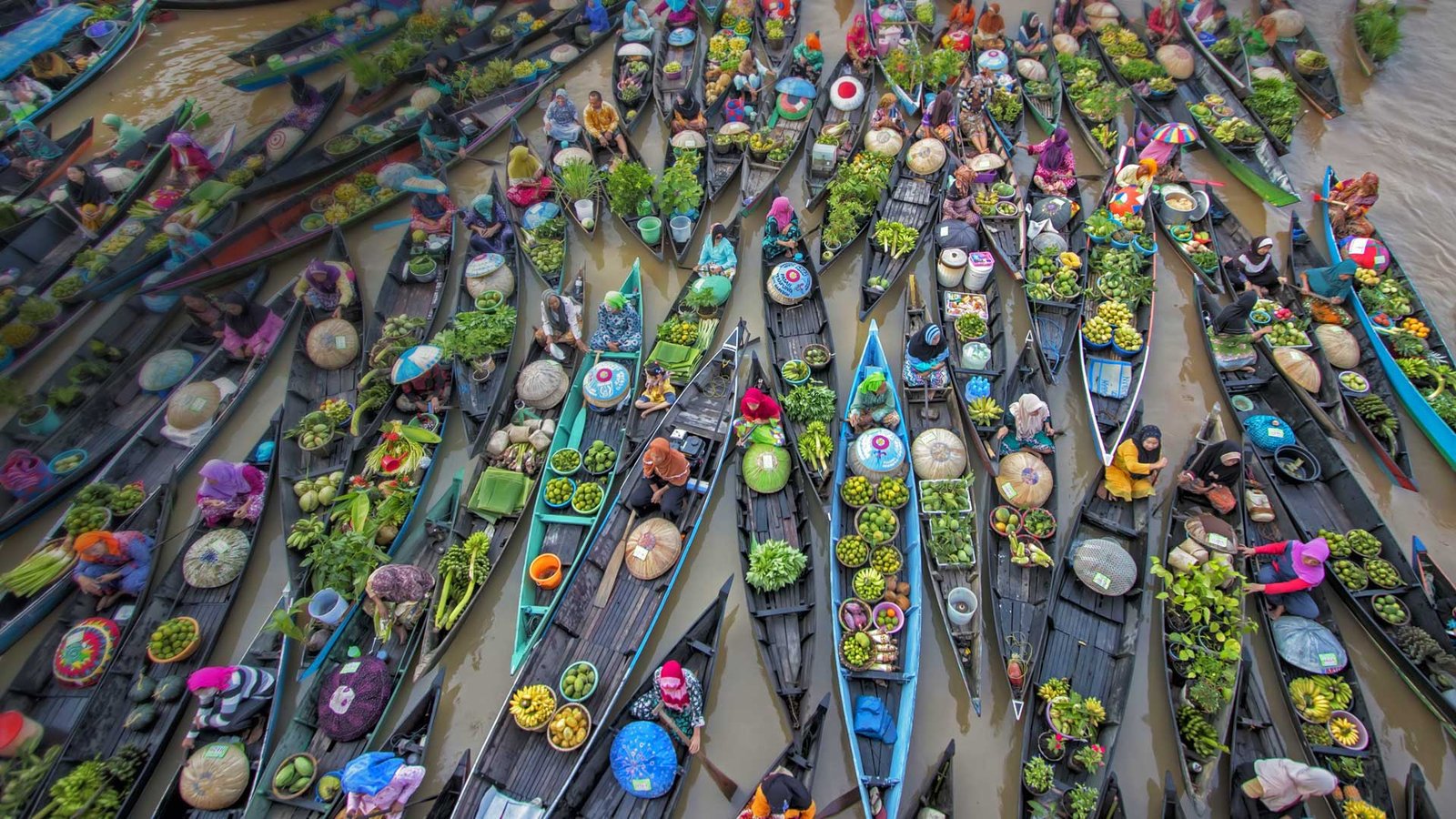 Indonesia Traditional Floating Market – Java Tour Travel